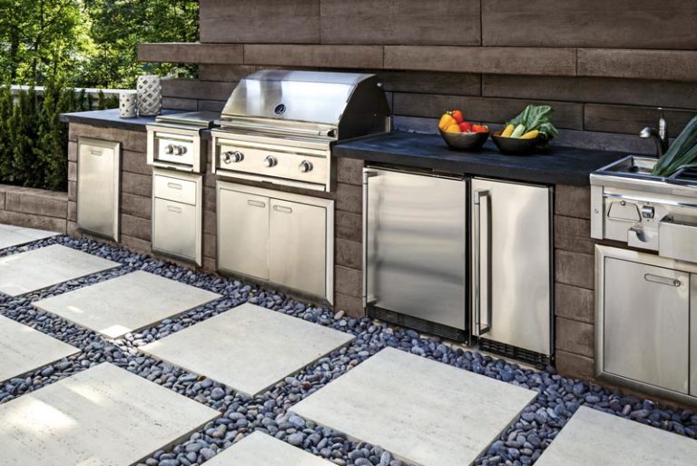 Central Precast | How to Create an Idyllic Outdoor Dining Area